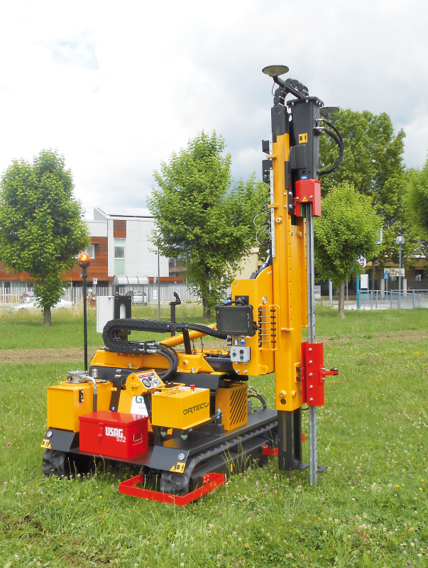 Battipali idraulici per infissione pali per guard rails, campi ...